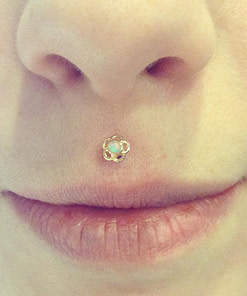 Infinity Sign in Yellow Gold – Identity Body Piercing