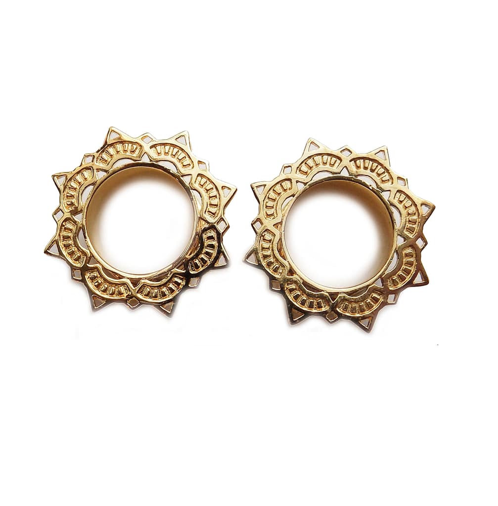 Lotus Eyelets in Yellow Gold – Identity Body Piercing