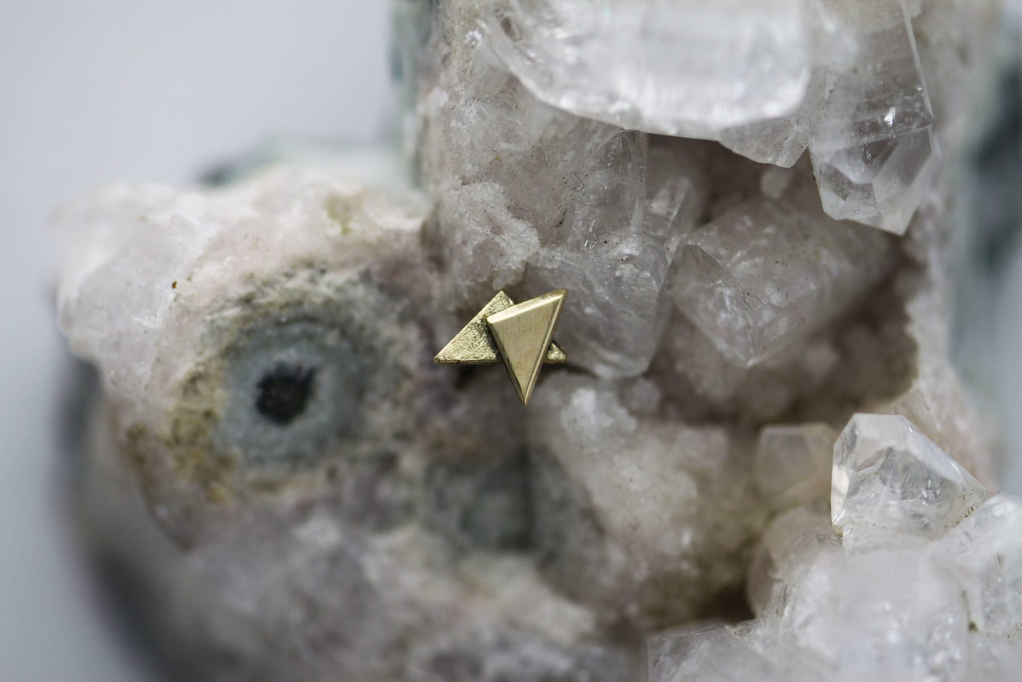 Stacked Triangle End in Yellow Gold – Identity Body Piercing