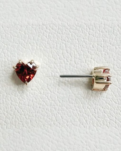 Red Claw Heart in Yellow Gold – Identity Body Piercing